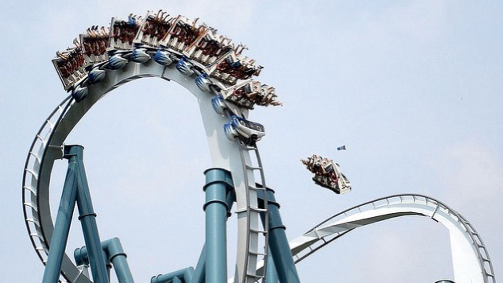 Tifel ta’ 3 snin jaqa’ minn fuq roller coaster - ONE Tifel ta’ 3 snin jaqa’ minn fuq roller coaster - ONE